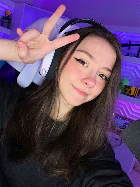 Micti On Twitter Holis Hoy Warzone Y Diseño De Emotes ♥️🤙 Nos Vemos