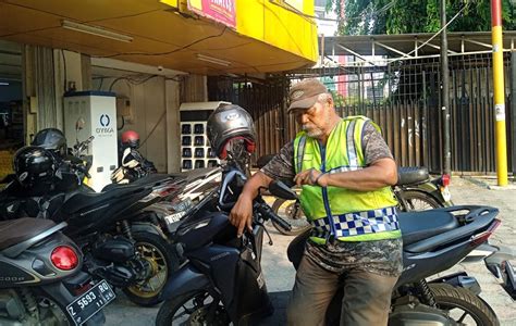 Pengakuan Tukang Parkir Soal Penghasilan Bisa Beli Rumah Cash Hingga
