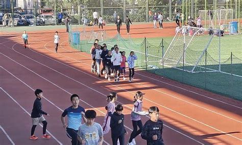 如何提高男生大学800米跑步成绩掌握正确的跑步技巧 技奥运动