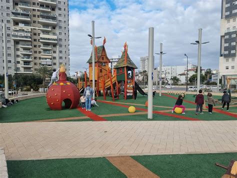 חגיגות יום המשפחה התקיימו ברחבי רחובות עם צלמי מגנטים בגינות ובפארקים ברחבי העיר מצב תמונות