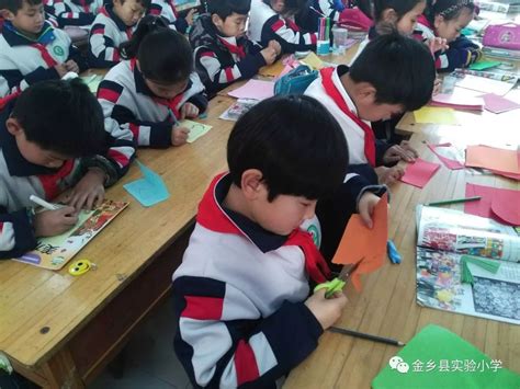 金乡县实验小学教育集团三中校区开展“新年寄语绘梦想·争做文明好少年”心愿卡制作活动
