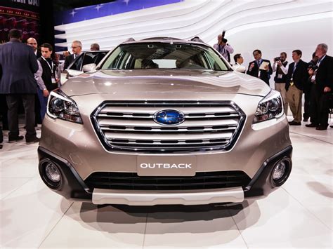 Collision Avoidance Tech Should Be Standard On All Cars Us Safety Agency Says Cnet