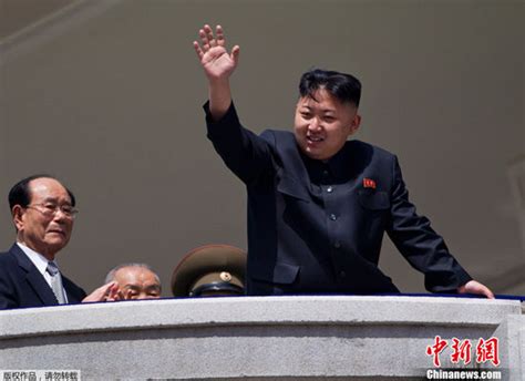 朝鲜举行阅兵式 金正恩首次发表公开演讲新浪军事新浪网