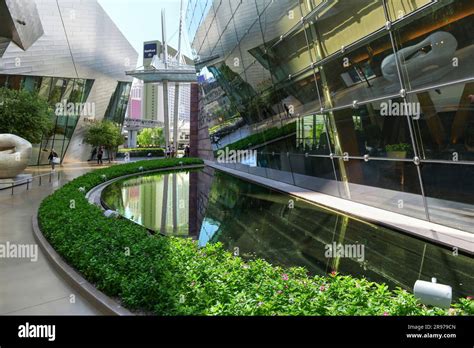 Nevada Usa 09 06 21 A Semicircular Garden Surrounds The Small Decorative Pool That Separates The