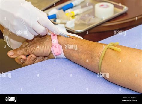 Intravenous Fluid Hi Res Stock Photography And Images Alamy