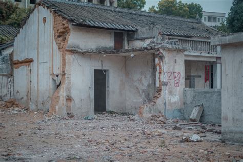 住建部发布通知，未来房龄超过20年的老房子，一律这样处理！