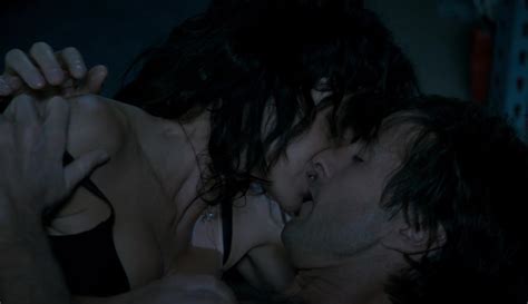 Carla Gugino Nue Dans Roadies