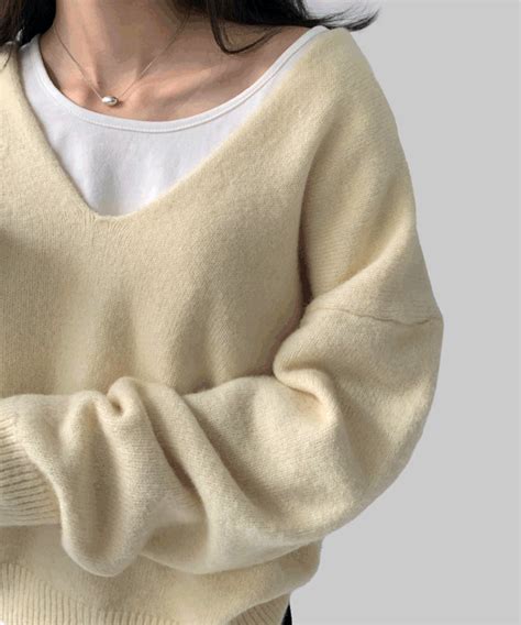 매니크 로테딘 소프트 딥브이넥 루즈핏 니트