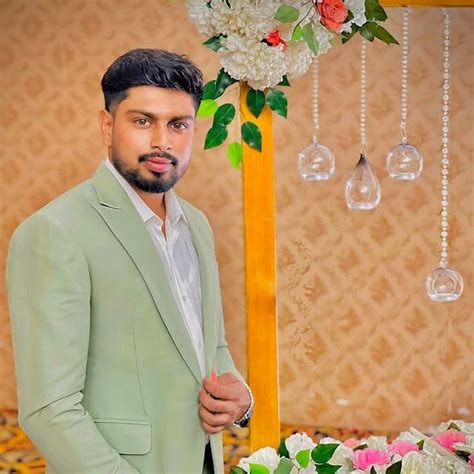 Hiru Lahiru Hiruemze • Threads Say More