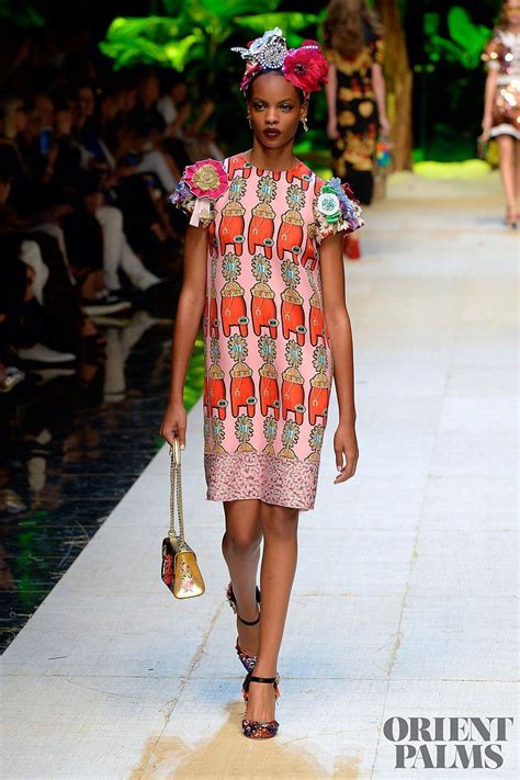 Dolce And Gabbana Spring Summer 2017 Ready To Wear Colorful Fashion Fashion Week Fashion