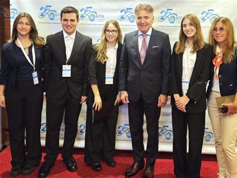 НАЦИОНАЛНА ТЪРГОВСКО БАНКОВА ГИМНАЗИЯ Първи в успеха