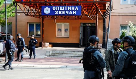 Situatë E Qetë Në Veri Policia Ruan Ndërtesat Komunale Gazetablic