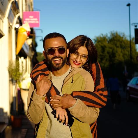 Janhvi Kapoors Cousin Shanaya Kapoor Set To Make Her Bollywood Debut