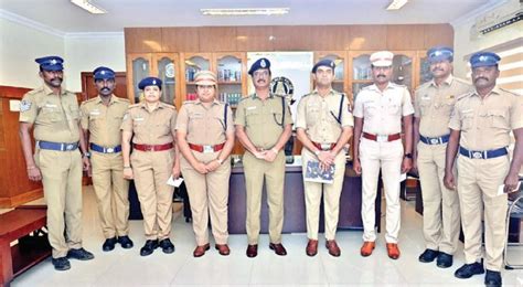 ஃபேஸ்புக்கில் பழகி சேலம் தொழிலதிபரிடம் ரூ10 லட்சம் நகை பறிப்பு பெண்