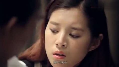 《欲望歌手》女孩被大老板灌醉，睡醒后老板教她抽烟，真可恶！ 影视 伦理片 好看视频