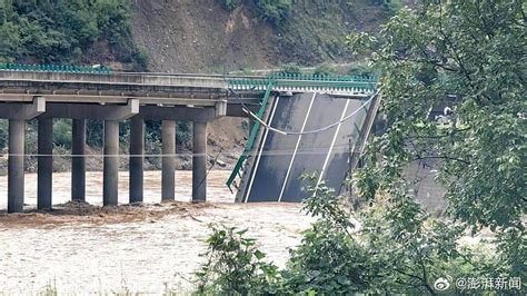 陕西柞水县突发暴雨山洪一公路桥梁垮塌11人遇难