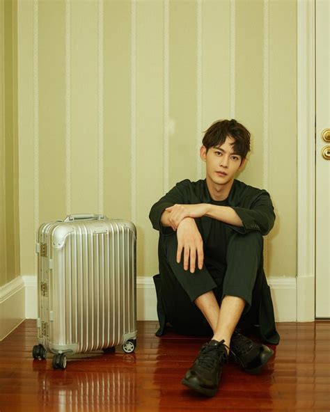 10 Potret Tang Xiao Tian Dokter Bedah Di Cdrama Baru