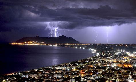 Meteo maltempo con forti TEMPORALI tra lunedì e martedì MeteoLive it