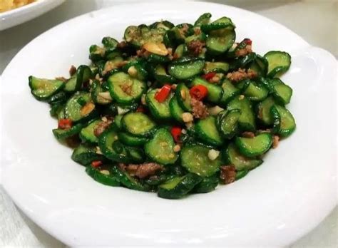 【家常味 脆炒黄瓜的做法步骤图，怎么做好吃】你的苏木小哥哥下厨房