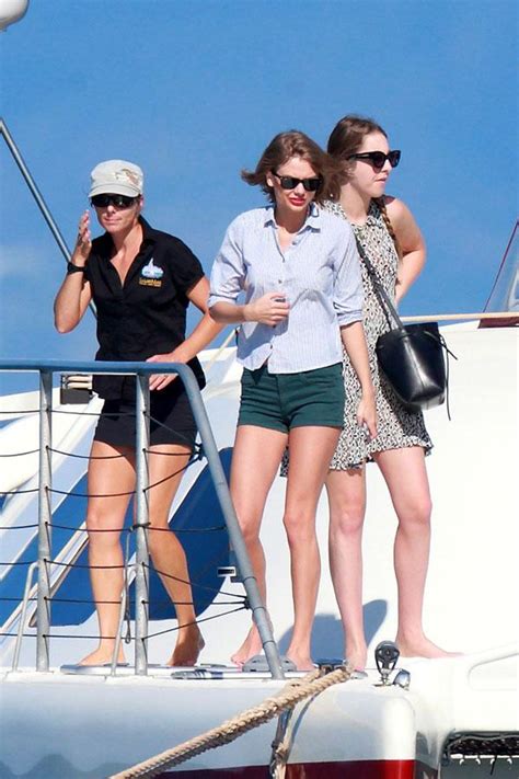 Wet And Wild Taylor Swift Shows Off Her Banging Bikini Body On Vacation