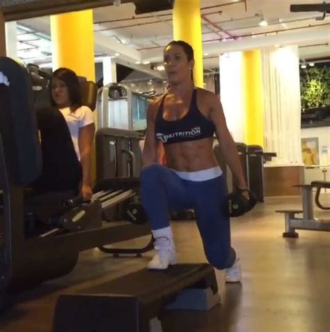 EGO Scheila Carvalho mostra treino de musculação em vídeo notícias