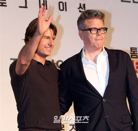 포토 환하게 웃는 톰 크루즈 크리스토퍼맥쿼리 감독