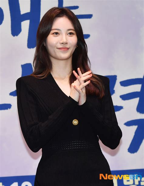 유라 매혹적인 차도녀 포토엔hd 손에 잡히는 뉴스 눈에 보이는 뉴스 뉴스엔