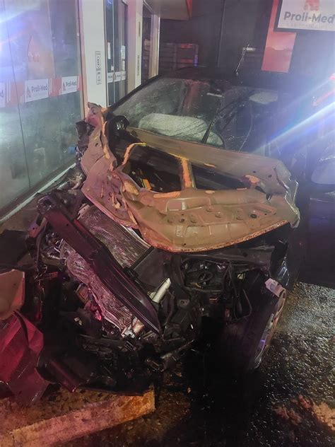 Motorista Em Fuga Colide Carro Em Veículo Com 2 Crianças Em Sc Nova