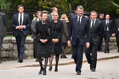 Membros da família real participam de culto perto do Castelo de Balmoral CNN Brasil