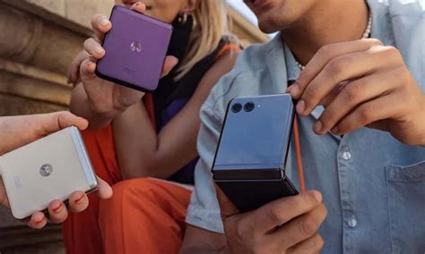 Motorola Razr 2023 Makes Foldables So Much More Affordable GadgetMatch