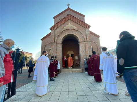 წმინდა ტბელ აბუსერისძის სახელობის ტაძარი Home