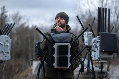 Украинская компания создала новый РЭБ рюкзак для борьбы с Fpv дронами с