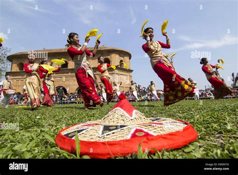 Sivasagar Assam India 15th Apr 2015 Girls Perform Bihu Dance At