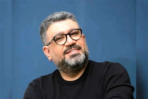 توضیحات رضا رشیدپور درباره عکس با عوامل عشق ابدی