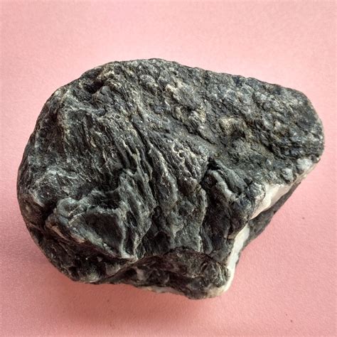 Phyllite Identification Pictures And Info For Rockhounds Rockhound