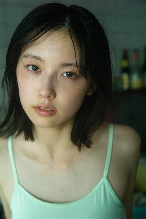加藤小夏 写真集 二日月 B L T MOOK 加藤小夏 HMV BOOKS online 9784867017494