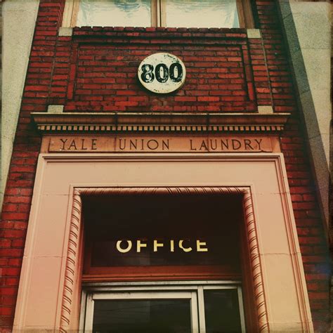 무료 이미지 건축물 창문 건물 레스토랑 기호 빨간 색깔 정면 벽돌 간판 출입구 인테리어 디자인 외부 Hdr 앞 모양 창 덮개