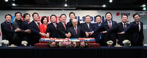 與 당권 경쟁 신년인사회에 김·안·나 총출동본격 3·8 전대 레이스 아주경제