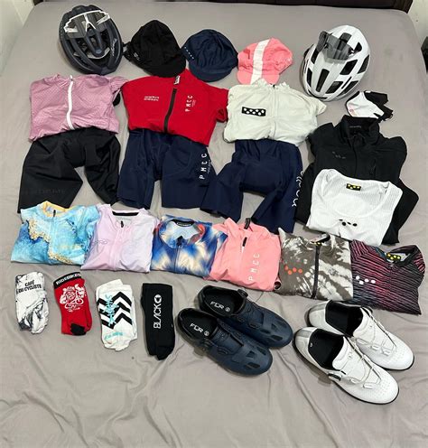 能力不足裝備要足。。。 三年前只騎不到半年就買了兩套車衣兩件衣服 今年七月開始騎車陸續添加更多人身部品🤣 再買真的要剁手了🥲🥲 但，冬天要來了