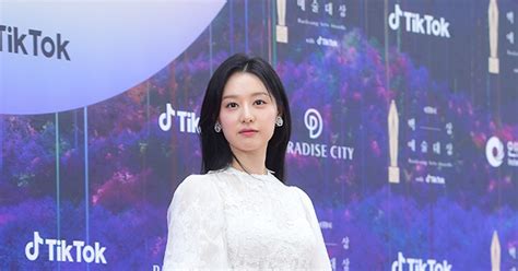 Td포토 김지원 순백의 화이트 드레스 자태