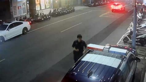 懷孕太太半夜肚子劇痛！新莊男頻遇紅燈求助 警開道護送