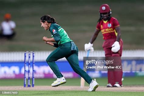 Fatima Sana Khan Of Pakistan Celebrate The Wicket Of Hayley Matthews