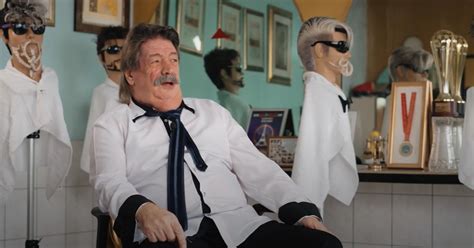 Preminuo Je Legendarni Brico Potepuh Na Vratima Frizerskog Stoji U