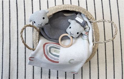 T Sets Tiny Mighty Humans