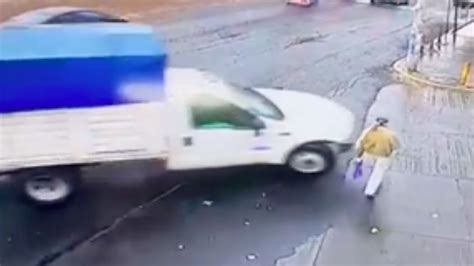 FUERTE VIDEO Conductor atropella a un abuelito en Chimalhuacán y tras ello le reclama