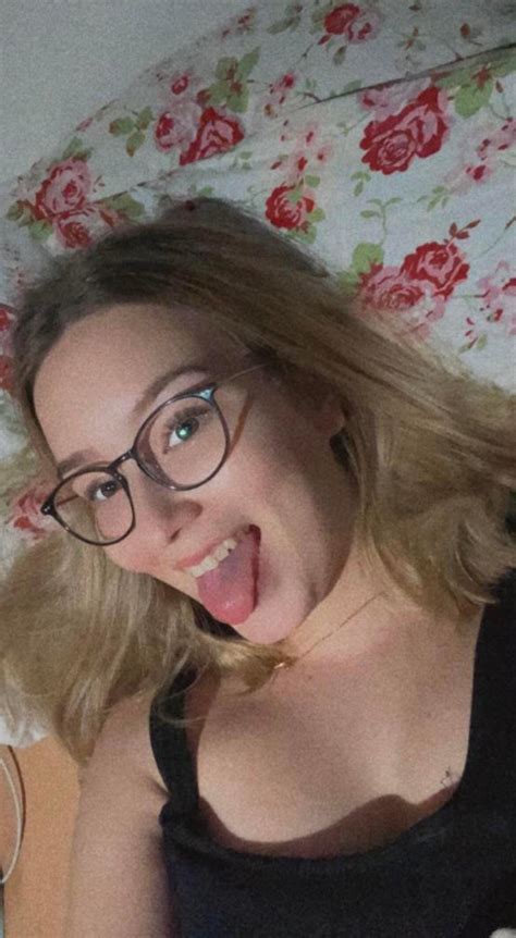 With Glasses Scrolller