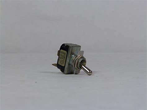 Mcgill 0090 0003 250v 10a Toggle Switch Used Industrial Automation Canada