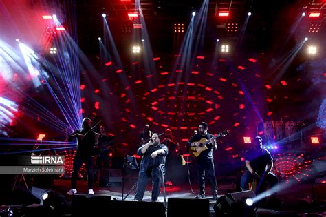 متفاوت‌ترین تصاویر از کنسرت خواننده معروف پاپ