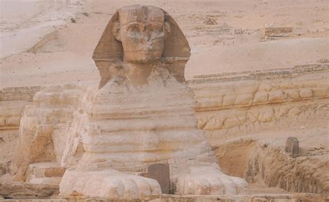 Premium Photo Giza Pyramids And Sphinx Close Up View