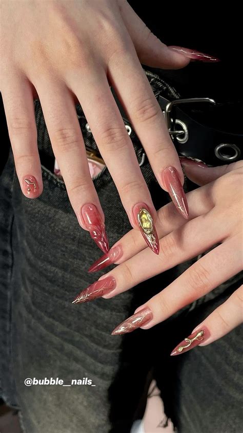 Длинные ногти острые ногти крейзи маникюр дизайн красные ногти современный дизайн ногти 2024